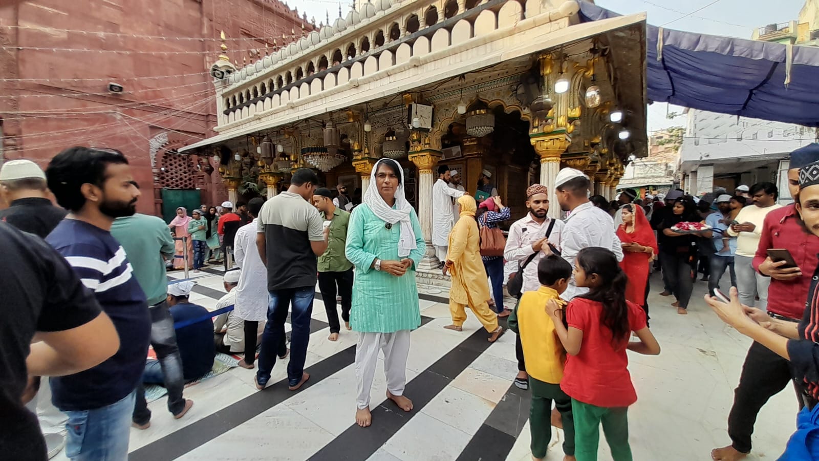 Dargah In Delhi-Famous Peer Baba Tour For Blessings