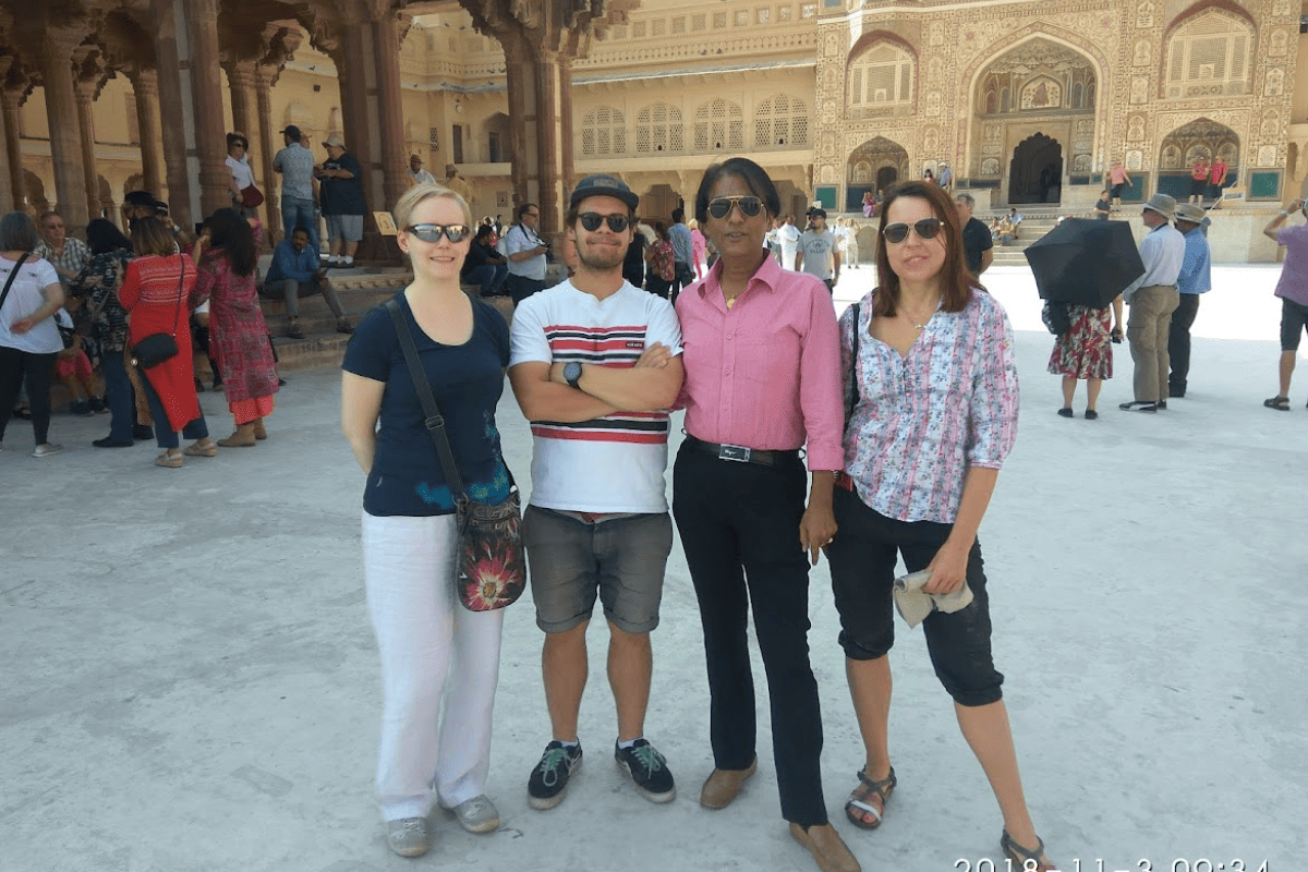 Jaipur Tour Guide – Explore City Palace, Amber Fort, Hawa Mahal & Galta Ji